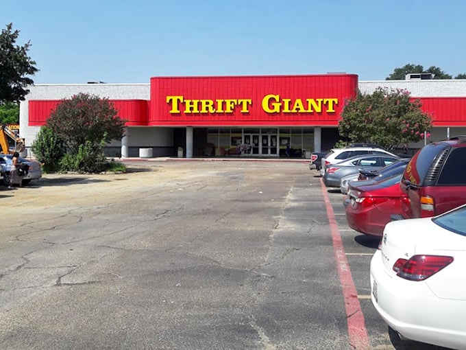 Red accents and landscaped entrance make this Thrift Giant location particularly inviting. Bargain hunting with curb appeal!