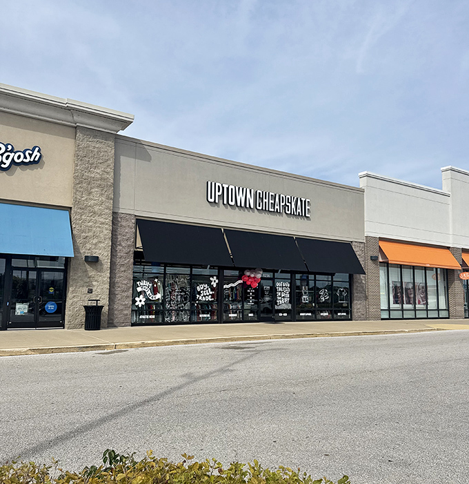 Those black awnings add a touch of class, like the thrift store equivalent of putting on a little black dress for a night out.