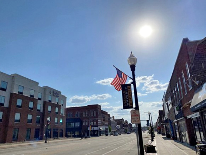 A true small-town luxury! Waverly's downtown welcomes visitors with the equivalent of a waving flag and Midwestern bear hug.