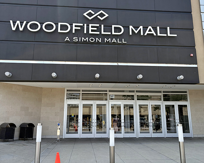 The elegant entrance to Woodfield Mall stands ready to welcome generations of shoppers who've made this retail giant a family tradition.