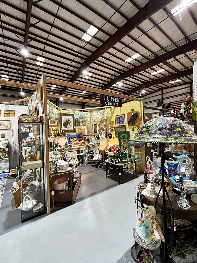 "Flipper Chicks" and Tiffany-style lamps create a booth that's part treasure island, part time machine.