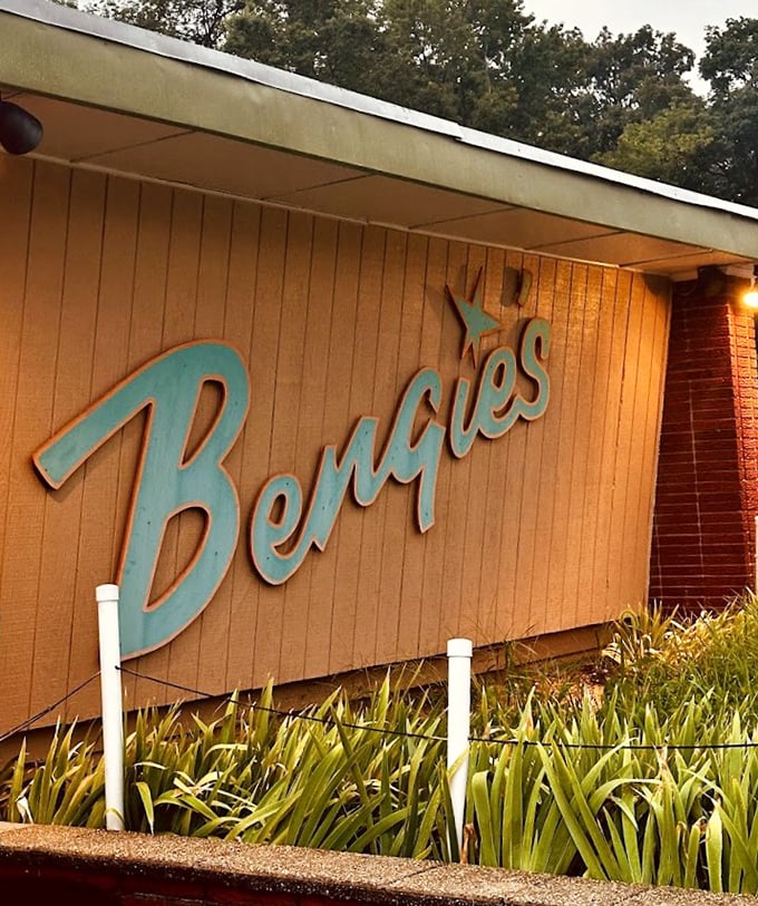 Mid-century modern meets Maryland charm with that signature turquoise script adorning the concession building.