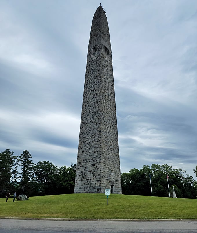 That's 306 feet of "we were here first" towering over the landscape like Vermont's exclamation point. 