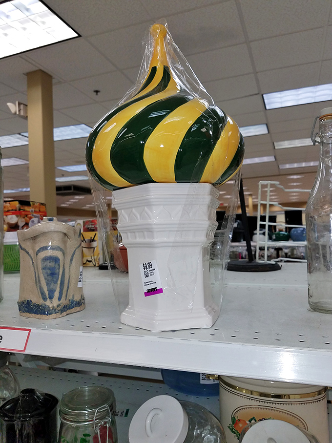 Green and yellow swirls atop a classical pedestal&mdash;someone's 1970s decorating dream awaits its renaissance in your living room.