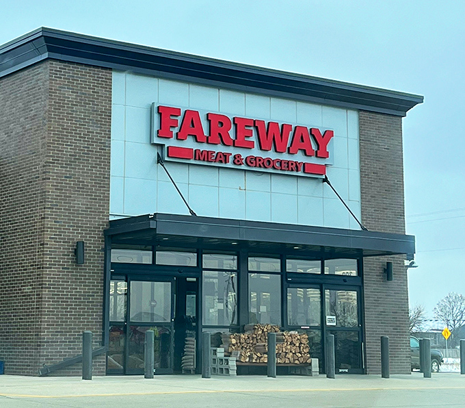 Fareway's brick-and-mortar presence brings small-town grocery shopping back to its roots&mdash;where butchers know your name and your preferred thickness of pork chops.