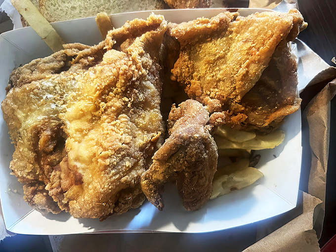 Golden-fried chicken that would make your grandmother jealous. That perfect crunch is the soundtrack to countless Chicago family dinners.
