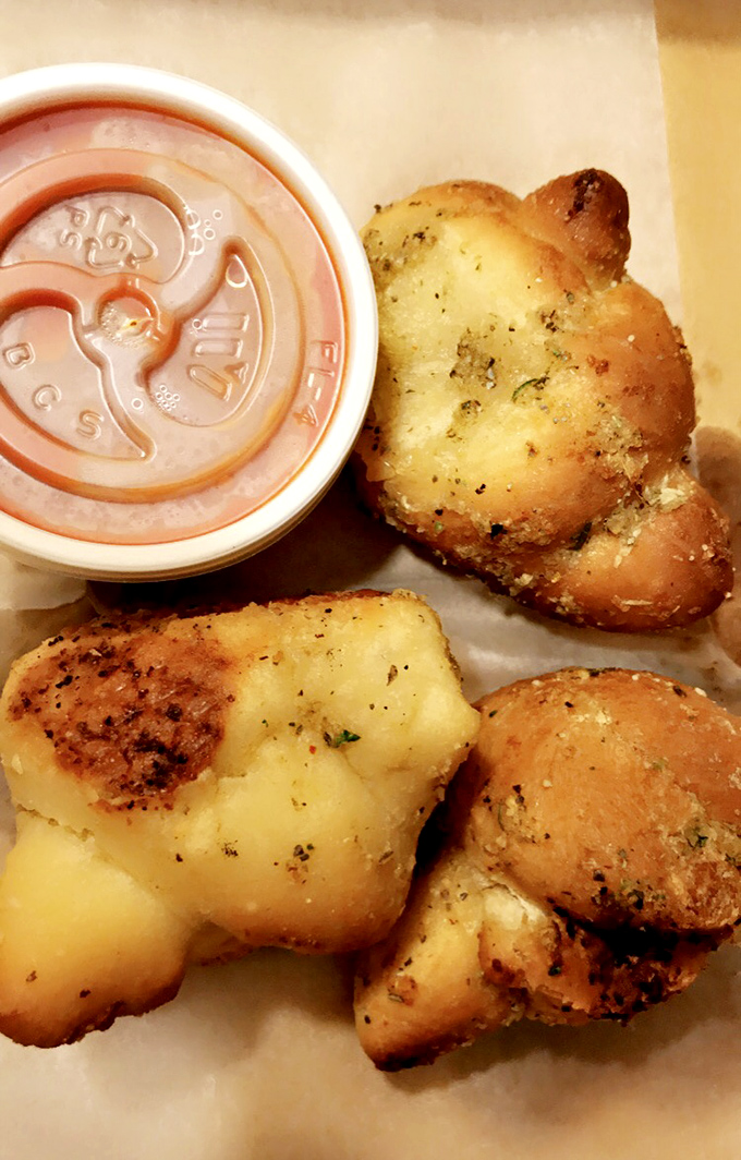 Garlic knots: the unsung heroes of Italian dining. These buttery, garlicky pillows of joy are what breadsticks aspire to be when they grow up.