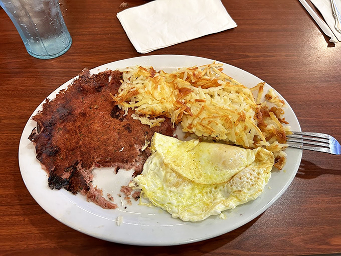 The holy trinity of breakfast: perfectly cooked eggs, crispy hash browns, and ham that would make any morning person out of you.