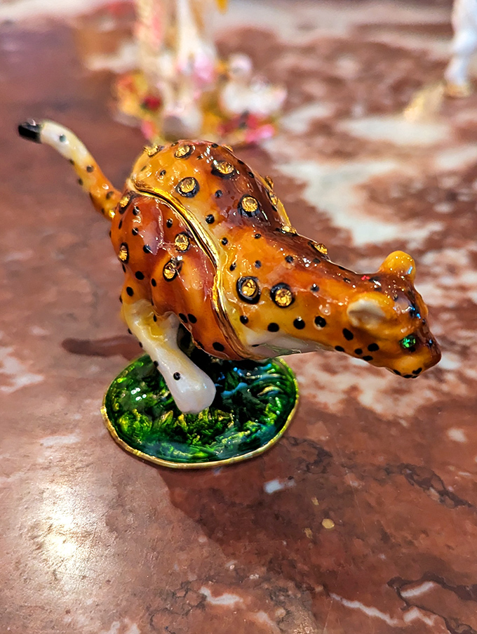 "I may be small, but I'm fierce!" This little leopard figurine has personality that outshines its size&mdash;a perfect desk companion.