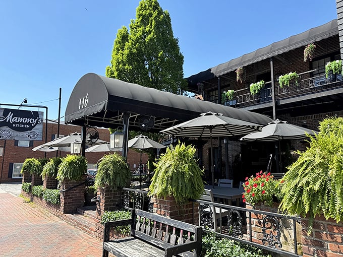 Mammy's patio practically begs you to sit down with a sweet tea. Those hanging ferns create the perfect canopy for savoring Southern comfort food and watching the world stroll by.