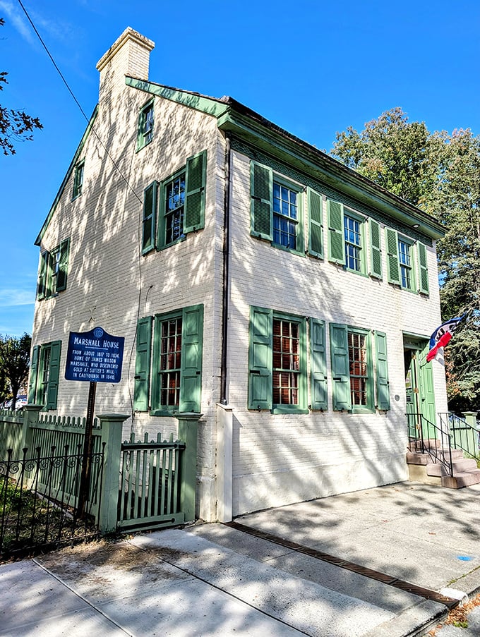 The Marshall House whispers tales of colonial times while sporting shutters that would make HGTV jealous.