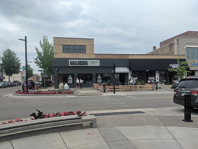 Molasses Smokehouse & Bar brings downtown Midland a taste of slow-cooked perfection, where outdoor seating lets you people-watch while sauce-watching your shirt.