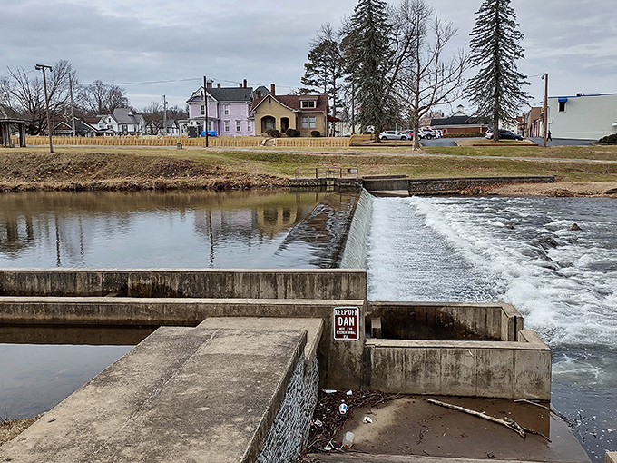 Even on gray winter days, the dam near the bridge offers its own quiet beauty, with rushing waters providing a soothing soundtrack to your visit.