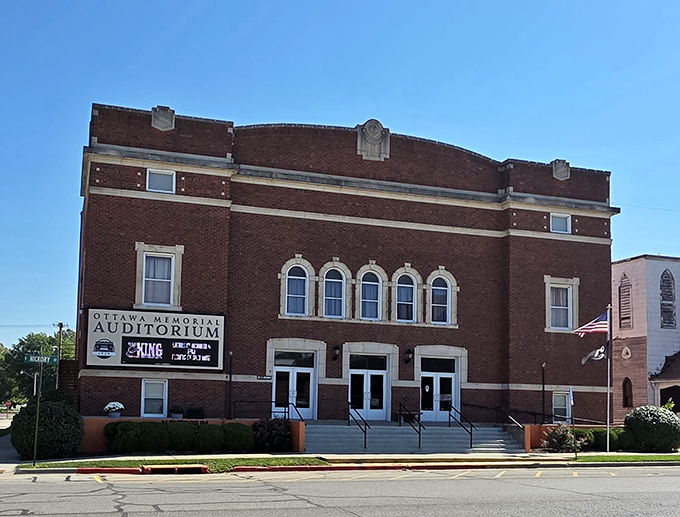 The Ottawa Memorial Auditorium brings cultural events to your doorstep&mdash;no big-city parking fees or navigation apps required for a night of entertainment.