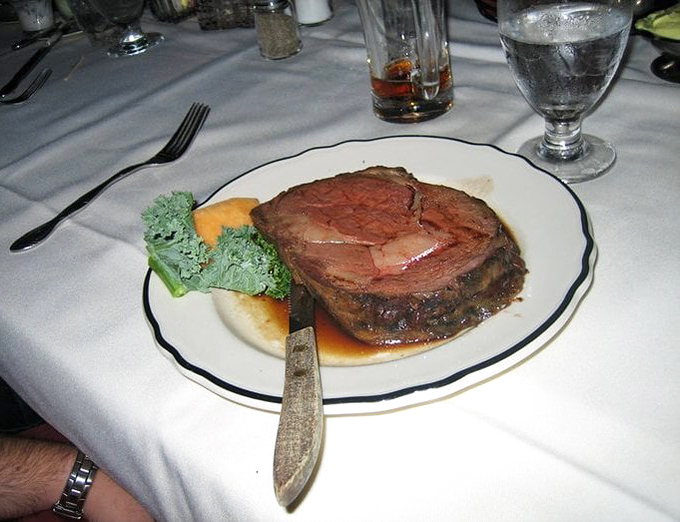 Prime rib so perfectly executed it deserves its own slow-motion entrance sequence and orchestral soundtrack.