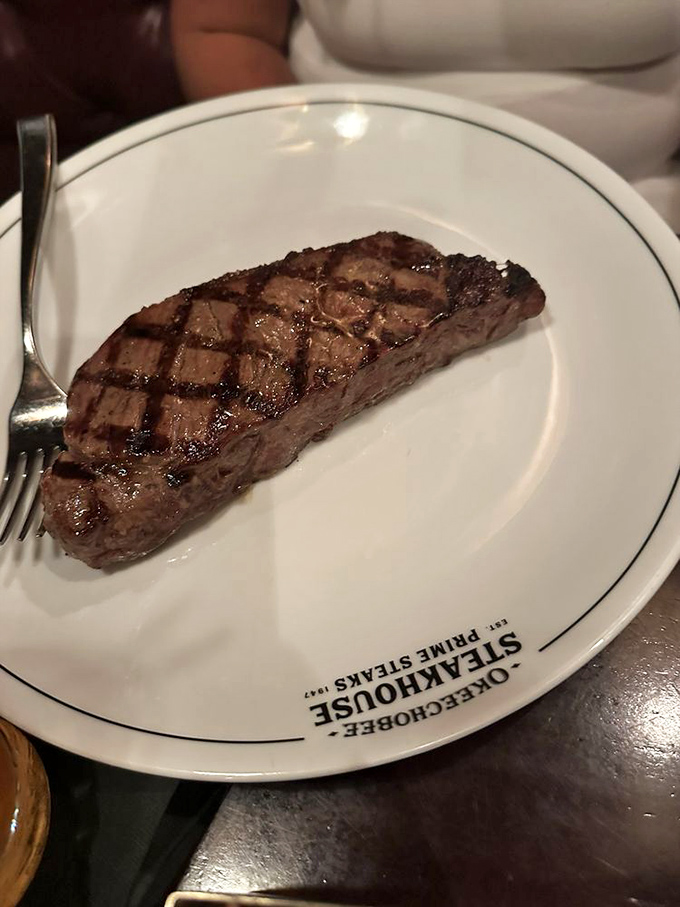 That beautiful crosshatch char on a perfectly cooked sirloin&mdash;it&rsquo;s the classic steakhouse moment we all dream about. Simply stunning!