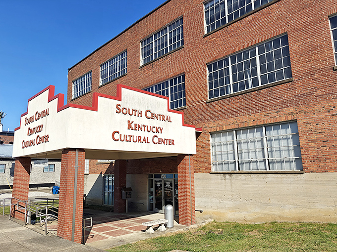 The South Central Kentucky Cultural Center – where history isn't just preserved, it's served with a side of genuine Kentucky pride.