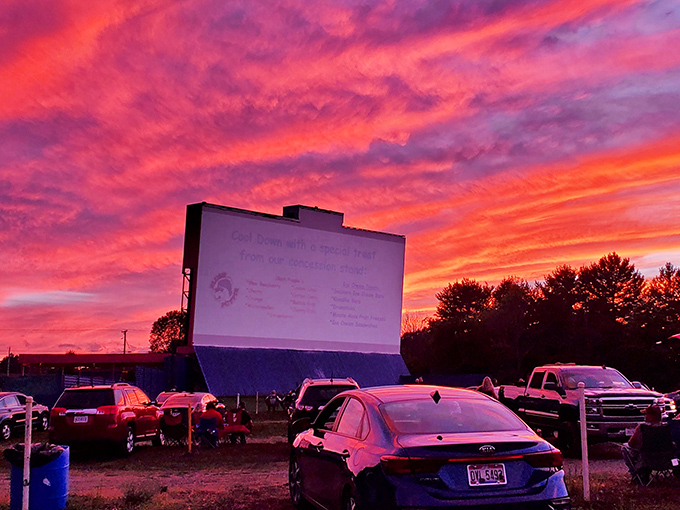 Nature's own pre-show: a sunset so spectacular it deserves its own Academy Award for Best Supporting Sky.