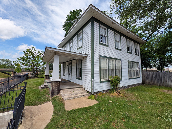The Clinton Birthplace Home sits modest and unassuming, reminding us that presidents once came from regular neighborhoods with regular front porches.