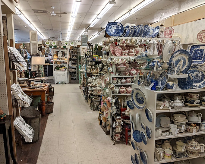 The china corridor&mdash;where your resolution to "just browse" goes to die. Blue Willow patterns as far as the eye can see! 