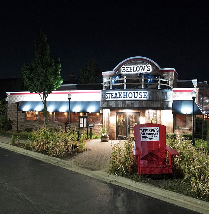 Beelow's glows like a beacon for the hungry traveler. Where the red chair out front says "stay awhile" before you've even parked.