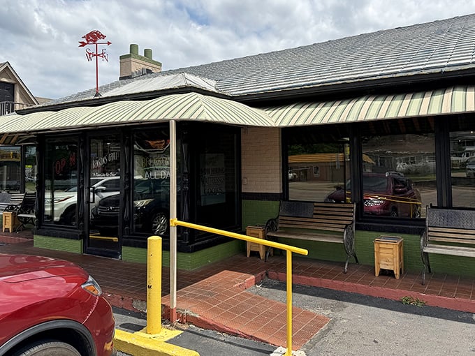 Benson's Grill That glowing 24-hour sign is like a lighthouse for the hungry at any hour of the night.