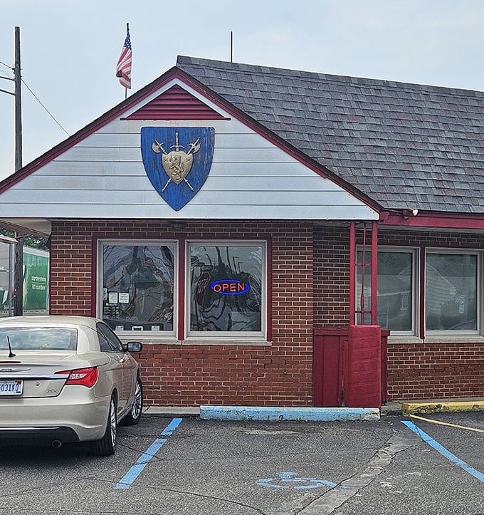 Canterbury Palace's red-trimmed windows and knightly shield promise a breakfast fit for royalty &ndash; no jousting skills required.