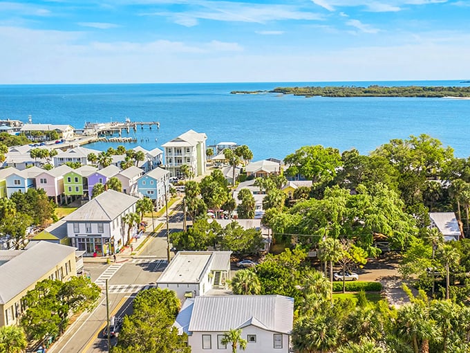Cedar Key's waterfront charm&mdash;where boats bob gently in harbors and housing costs don't cause heart palpitations.