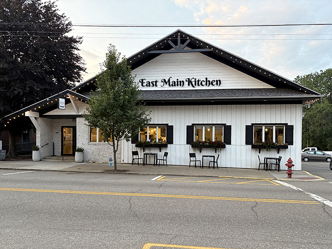 East Main Kitchen's cozy exterior suggests serious coffee and even more serious comfort food await. 