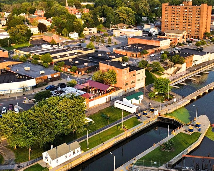 Fulton's waterfront offers the luxury of riverside views without the luxury pricing&mdash;where canals and community flow together in perfect harmony.