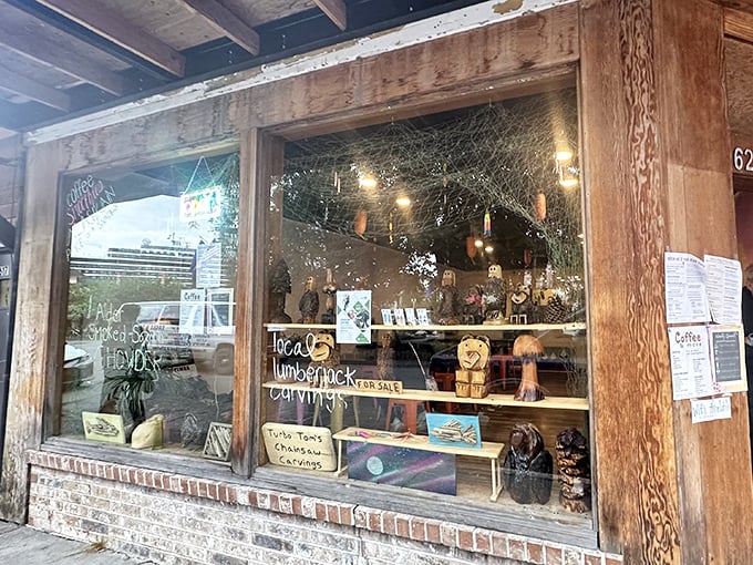 Behind that fishing net display lies the freshest catch in town&mdash;both on your plate and in local conversation.