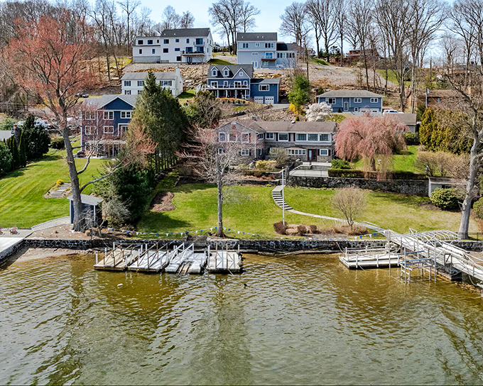 New Fairfield's lakefront homes sit pretty like they're posing for a "Connecticut Living" magazine cover shoot every single day.