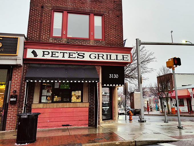 Pete's Grille looks unassuming, but legends are made of such humble brick buildings. Olympic appetites welcome here.