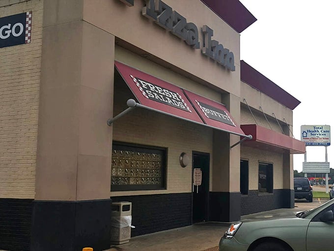 Pizza Inn's familiar facade brings comfort food memories flooding back. Some chains just know how to do it right!