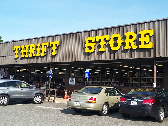 Prime Thrift's no-nonsense exterior houses extraordinary bargains. Those bold yellow letters spell "savings" in any language!