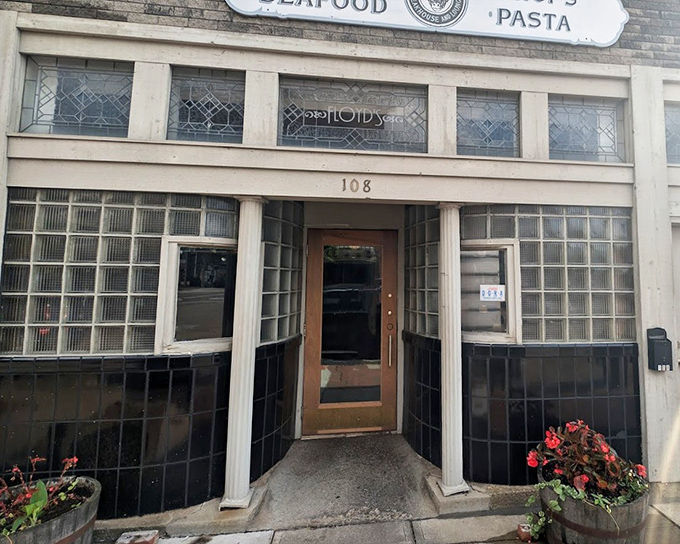 Scratch Steakhouse brings farm-fresh philosophy to downtown Louisville. That historic storefront houses modern flavors worth discovering.