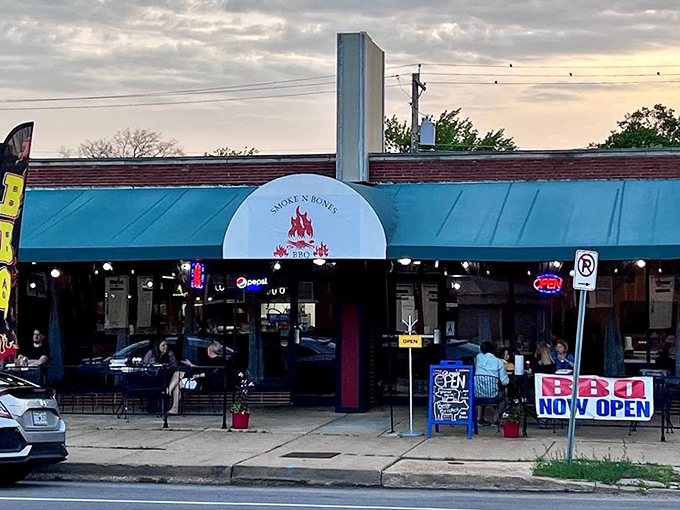 Smoke N Bones' welcoming blue awning signals the kind of place where calories don't count and sauce stains are badges of honor.