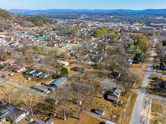 South Pittsburg's aerial view reveals a town that fits together like pieces of well-seasoned cast iron. 
