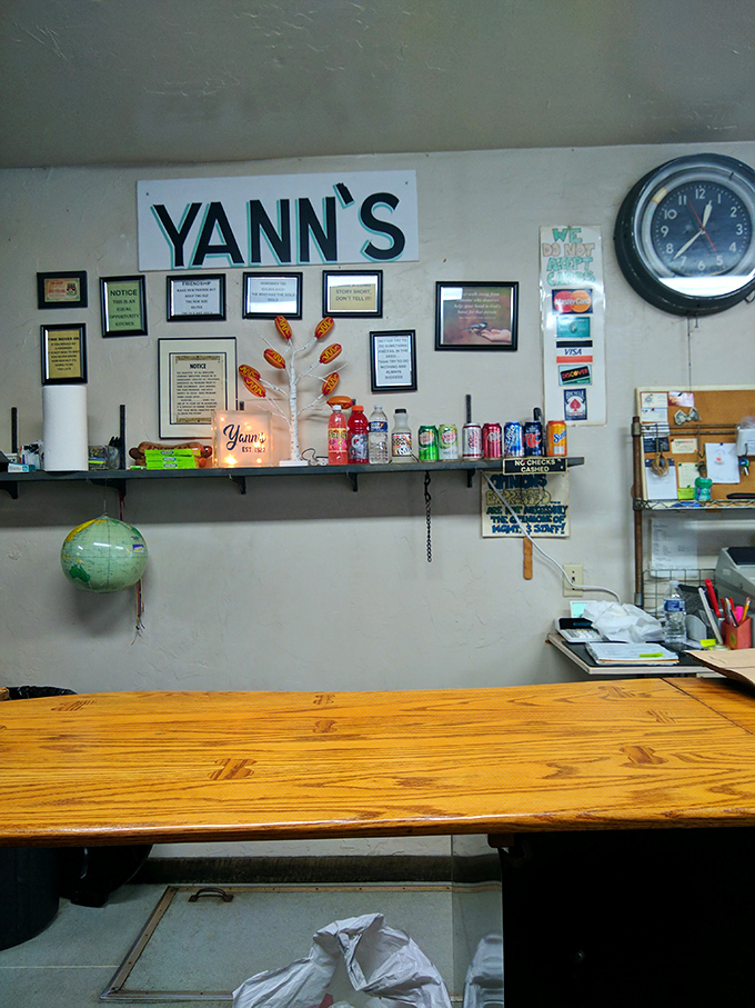 Yann's wall of wisdom and rules tells you everything: these folks take their hot dogs seriously.