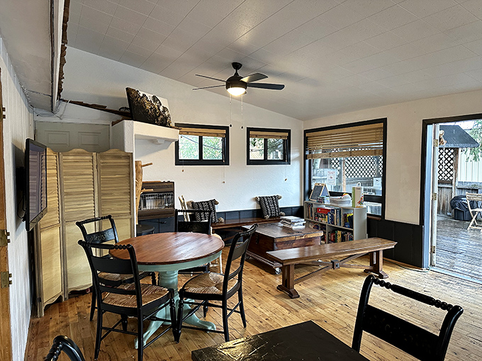 Wooden tables, mismatched chairs, and the scent of fresh pastries&mdash;this is Wyoming comfort defined.