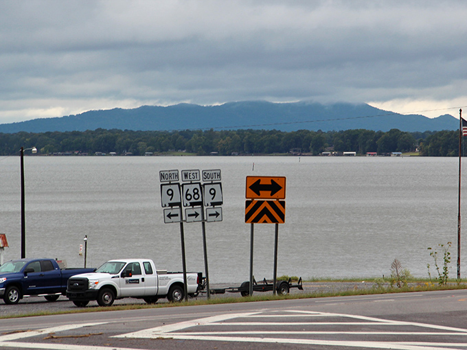Weiss Lake shimmers in the distance, offering Cedar Bluff residents million-dollar views at pennies-on-the-dollar prices.