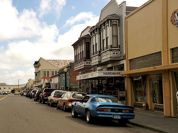 These ornate storefronts look like someone decorated a wedding cake, then decided to open shops inside it instead.