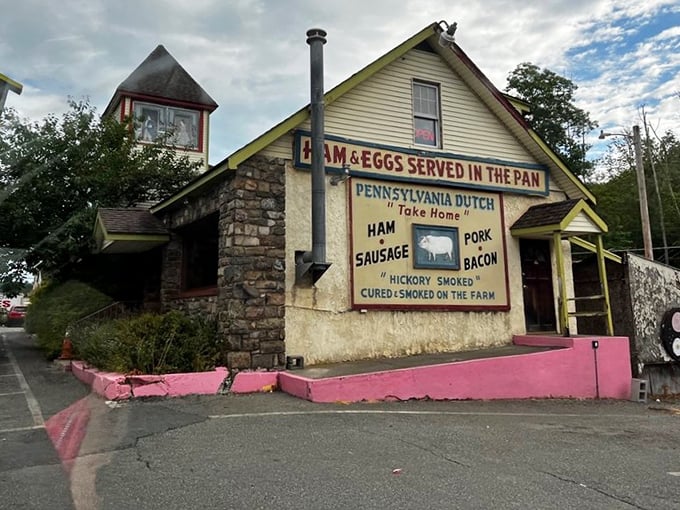 "Ham & Eggs Served in the Pan" &ndash; when a restaurant advertises this proudly, you know they mean business.