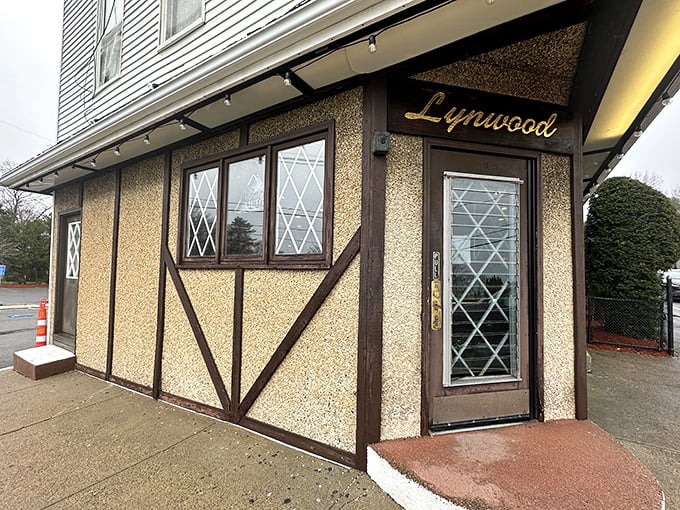 Textured walls and Tudor-style charm make the Lynwood look more cottage than cafe&mdash;until the legendary bar pizza arrives.