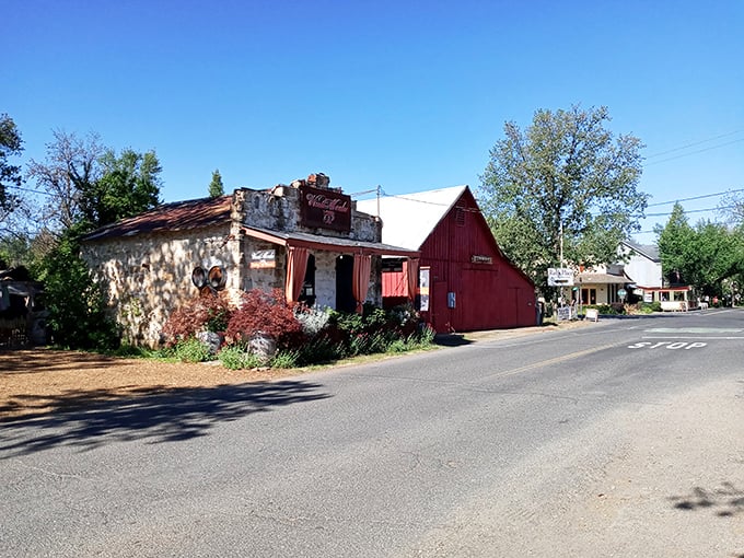 Murphys&rsquo; weathered stone and timber buildings whisper stories of Gold Rush days, when this quiet street buzzed with miners and merchants alike.