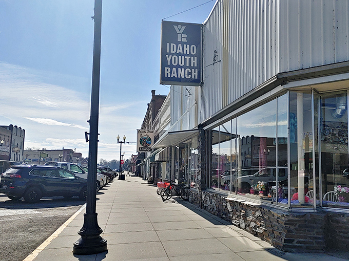 Stroll-worthy sidewalks in Payette invite window shopping without wallet-draining temptations. The Idaho Youth Ranch sign hints at community values that enrich retirement.