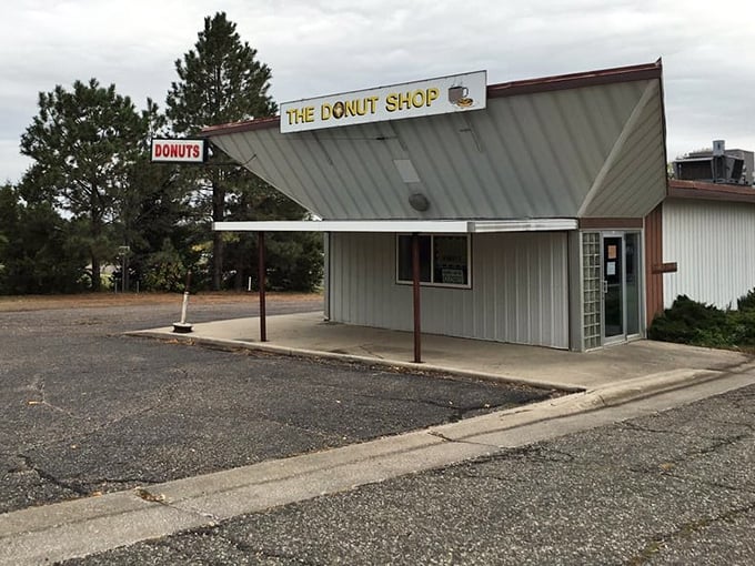 This unassuming little building houses donut dreams that the South Dakota state legislators probably debate over.
