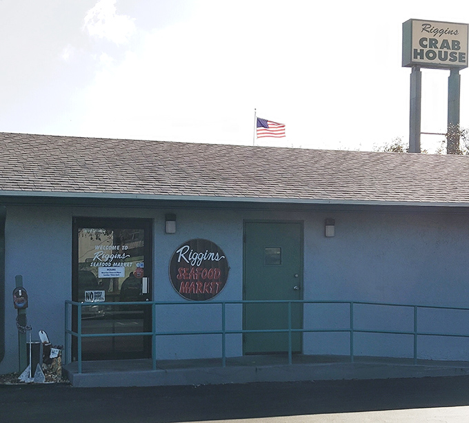 No frills, just an American flag and a blue building housing some of Florida's finest crab cakes&mdash;priorities perfectly straight.