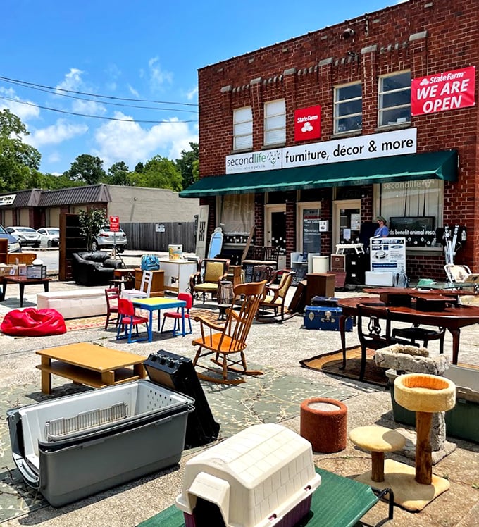 Outdoor furniture display at Second Life - where yesterday's patio sets become today's backyard conversation pieces.