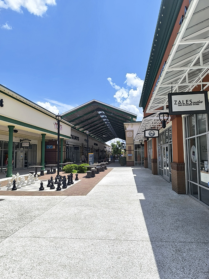 Those covered walkways mean Georgia weather never ruins your perfect shopping day or mood.
